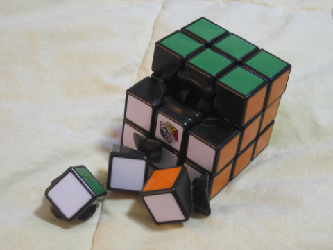 Tại sao các SpeedCuber lại "hắt hủi" các sản phẩm của thương hiệu Rubik’s?