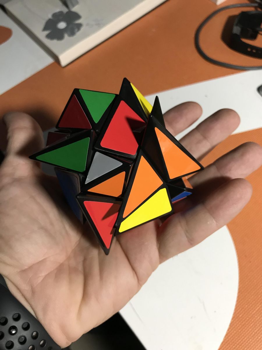 Hướng dẫn cách giải Rubik Axis