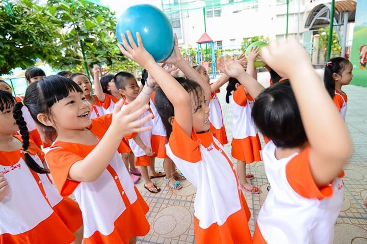 Hướng dẫn cách chơi trò chơi Trời nắng trời mưa